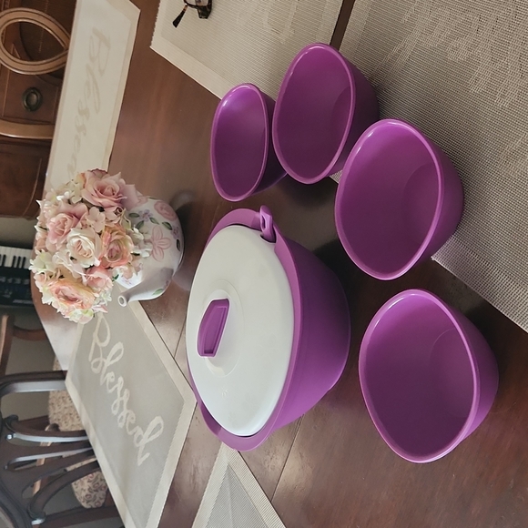 Tupperware | Dining | Bowl 18 Liters 4 Little Bowls 40ml Each One ...